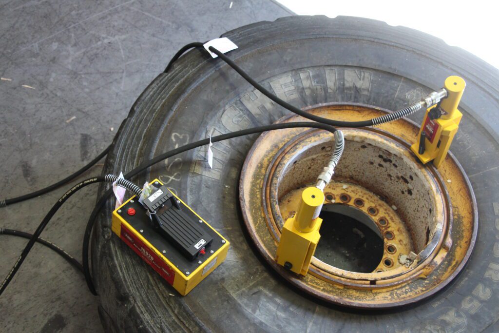 Dual Giant Tire Bead Breaker Kit